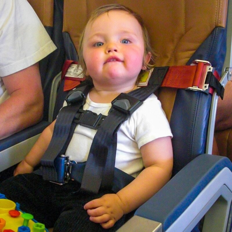 21 ESSENTIAL Tips for Flying with a Baby or Toddler