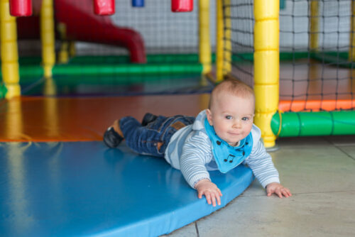 21 ESSENTIAL Tips for Flying with a Baby or Toddler